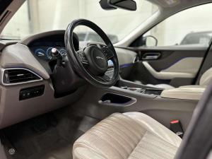 Balts Jaguar F-Pace 2016 Viļņa, ar dzinēja tilpumu 3.00 L un nobraukumu 180 tūkst. km par 14790 €, foto 13 vietnē AUTOMOTO.COM.LV