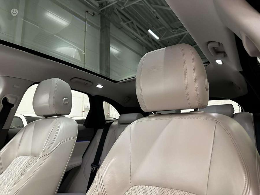 Balts Jaguar F-Pace 2016 Viļņa, ar dzinēja tilpumu 3.00 L un nobraukumu 180 tūkst. km par 14790 €, foto 14 vietnē AUTOMOTO.COM.LV