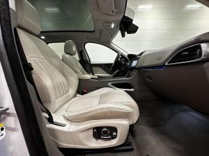 Balts Jaguar F-Pace 2016 Viļņa, ar dzinēja tilpumu 3.00 L un nobraukumu 180 tūkst. km par 14790 €, foto 17 vietnē AUTOMOTO.COM.LV