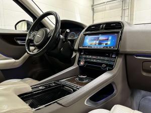 Balts Jaguar F-Pace 2016 Viļņa, ar dzinēja tilpumu 3.00 L un nobraukumu 180 tūkst. km par 14790 €, foto 18 vietnē AUTOMOTO.COM.LV