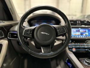 Balts Jaguar F-Pace 2016 Viļņa, ar dzinēja tilpumu 3.00 L un nobraukumu 180 tūkst. km par 14790 €, foto 19 vietnē AUTOMOTO.COM.LV