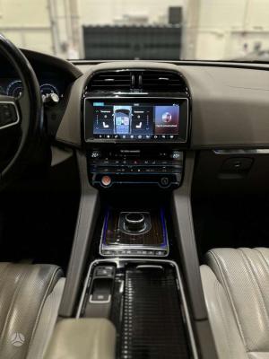 Balts Jaguar F-Pace 2016 Viļņa, ar dzinēja tilpumu 3.00 L un nobraukumu 180 tūkst. km par 14790 €, foto 20 vietnē AUTOMOTO.COM.LV