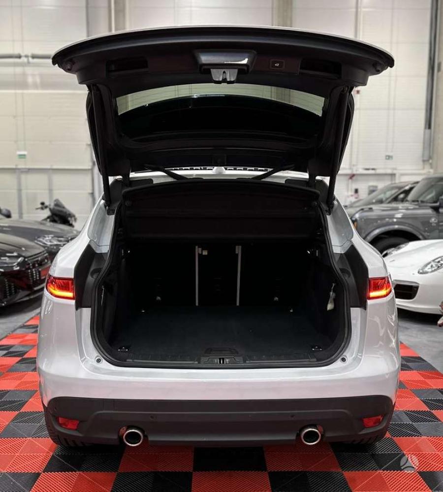 Balts Jaguar F-Pace 2016 Viļņa, ar dzinēja tilpumu 3.00 L un nobraukumu 180 tūkst. km par 14790 €, foto 33 vietnē AUTOMOTO.COM.LV