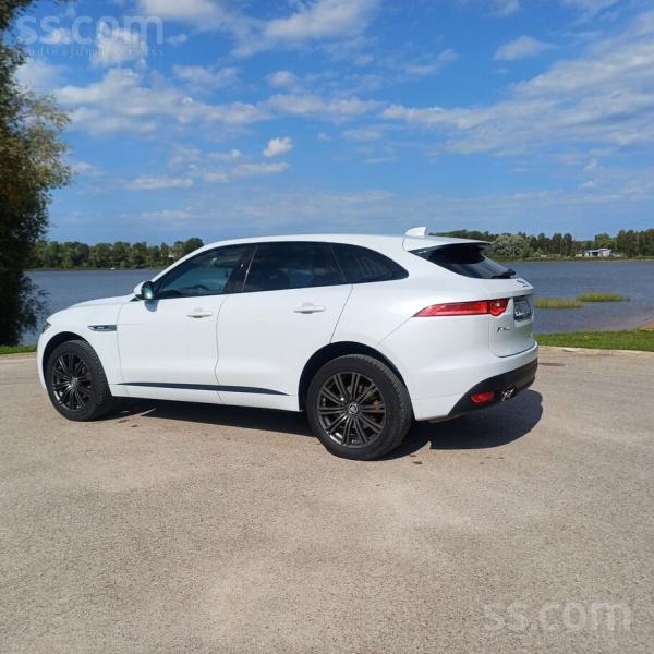 Jaguar F-Pace 2016 in Riga on AUTOMOTO.COM.LV White Jaguar F-Pace 2016 in Riga, with an engine capacity of 2.00 L and mileage of 159 thousand km for 15300 €, photo 5 on AUTOMOTO.COM.LV