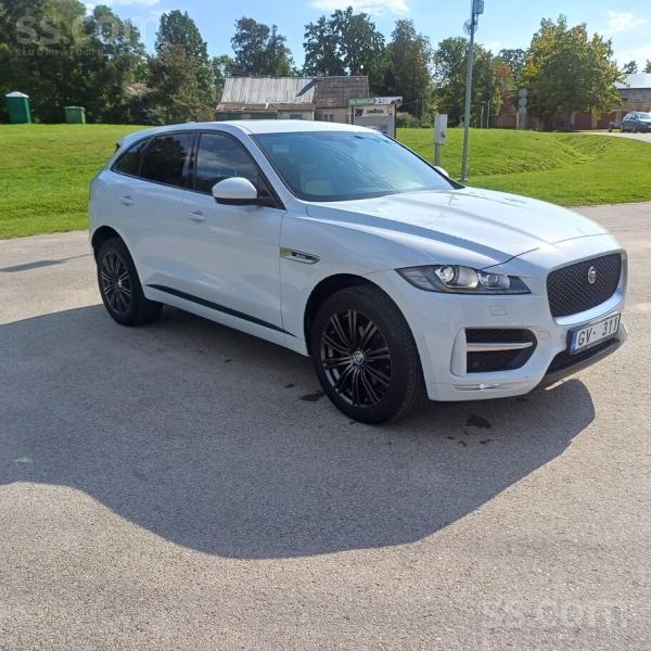 White Jaguar F-Pace 2016 in Riga, with an engine capacity of 2.00 L and mileage of 159 thousand km for 15300 €, photo 3 on AUTOMOTO.COM.LV