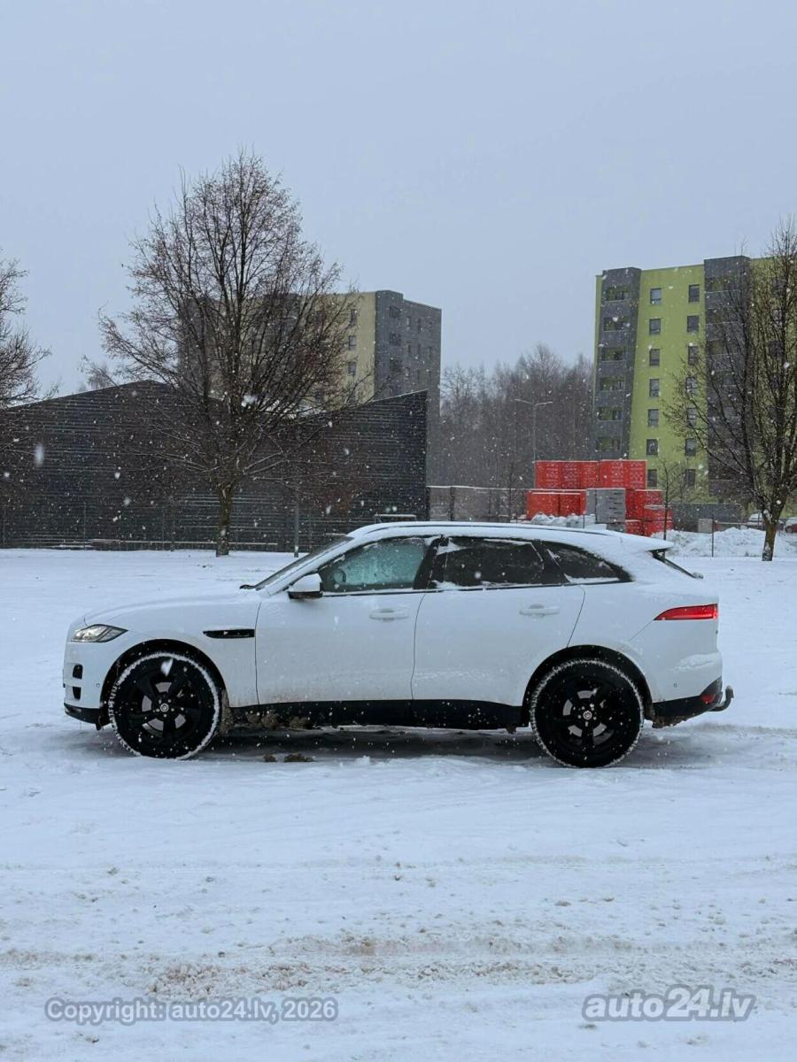 Balts Jaguar F-Pace 2017 Tartu, ar dzinēja tilpumu 3.00 L un nobraukumu 168 tūkst. km par 21900 €, foto 6 vietnē AUTOMOTO.COM.LV