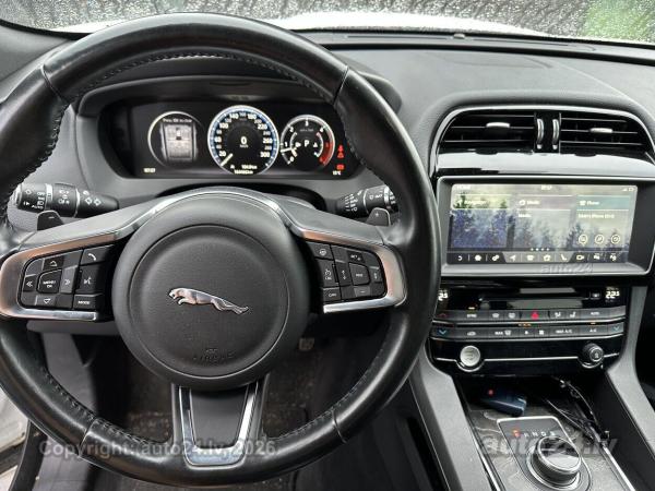 White Jaguar F-Pace 2017 in Tartu, with an engine capacity of 3.00 L and mileage of 168 thousand km for 21900 €, photo 10 on AUTOMOTO.COM.LV