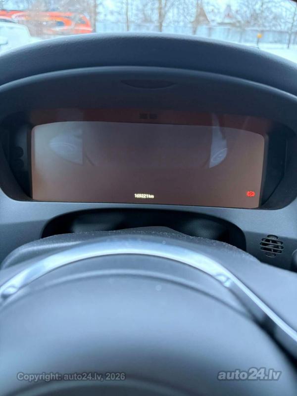 Balts Jaguar F-Pace 2017 Tartu, ar dzinēja tilpumu 3.00 L un nobraukumu 168 tūkst. km par 21900 €, foto 11 vietnē AUTOMOTO.COM.LV