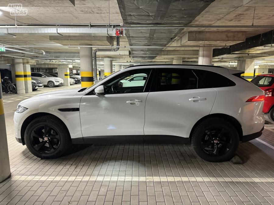 White Jaguar F-Pace 2017 in Kaunas, with an engine capacity of 2.00 L and mileage of 162 thousand km for 13450 €, photo 4 on AUTOMOTO.COM.LV