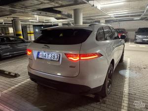 White Jaguar F-Pace 2017 in Kaunas, with an engine capacity of 2.00 L and mileage of 162 thousand km for 13450 €, photo 5 on AUTOMOTO.COM.LV