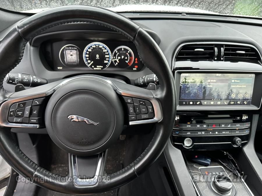 Balts Jaguar F-Pace 2017 Tartu, ar dzinēja tilpumu 3.00 L un nobraukumu 173 tūkst. km par 21990 €, foto 12 vietnē AUTOMOTO.COM.LV