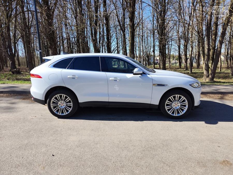 White Jaguar F-Pace 2017 in Siauliai, with an engine capacity of 2.00 L and mileage of 227 thousand km for 13450 €, photo 3 on AUTOMOTO.COM.LV