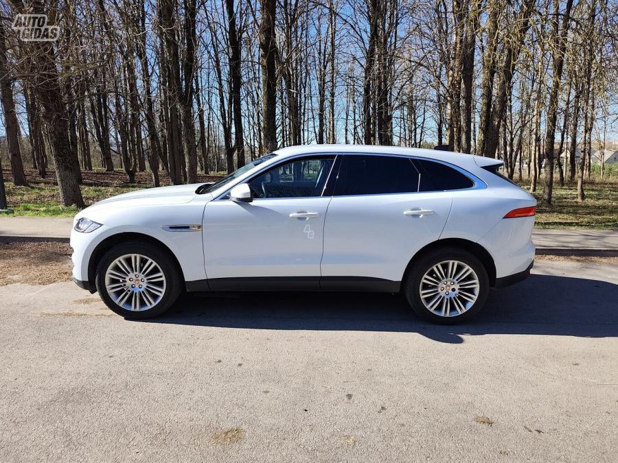 White Jaguar F-Pace 2017 in Siauliai, with an engine capacity of 2.00 L and mileage of 227 thousand km for 13450 €, photo 4 on AUTOMOTO.COM.LV
