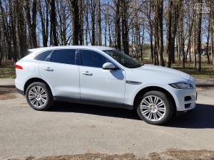 White Jaguar F-Pace 2017 in Siauliai, with an engine capacity of 2.00 L and mileage of 227 thousand km for 13450 €, photo 5 on AUTOMOTO.COM.LV
