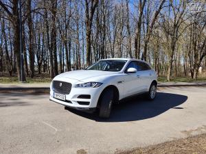 White Jaguar F-Pace 2017 in Siauliai, with an engine capacity of 2.00 L and mileage of 227 thousand km for 13450 €, photo 6 on AUTOMOTO.COM.LV