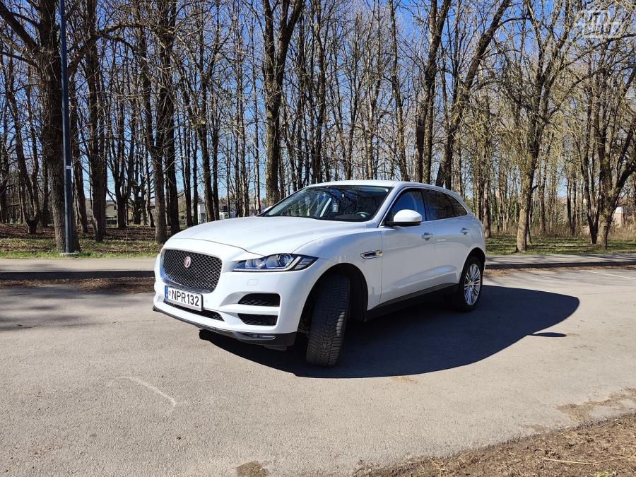 White Jaguar F-Pace 2017 in Siauliai, with an engine capacity of 2.00 L and mileage of 227 thousand km for 13450 €, photo 6 on AUTOMOTO.COM.LV