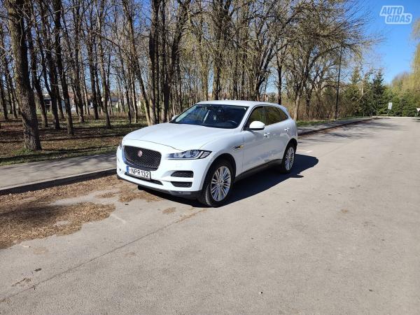 White Jaguar F-Pace 2017 in Siauliai, with an engine capacity of 2.00 L and mileage of 227 thousand km for 13450 €, photo 7 on AUTOMOTO.COM.LV