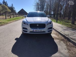 White Jaguar F-Pace 2017 in Siauliai, with an engine capacity of 2.00 L and mileage of 227 thousand km for 13450 €, photo 10 on AUTOMOTO.COM.LV