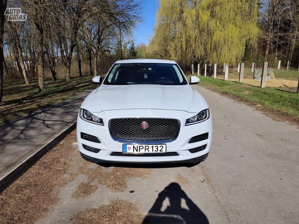 White Jaguar F-Pace 2017 in Siauliai, with an engine capacity of 2.00 L and mileage of 227 thousand km for 13450 €, photo 10 on AUTOMOTO.COM.LV