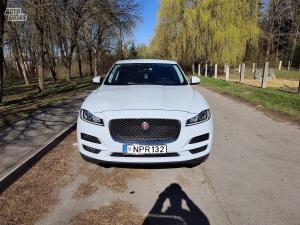 White Jaguar F-Pace 2017 in Siauliai, with an engine capacity of 2.00 L and mileage of 227 thousand km for 13450 €, photo 11 on AUTOMOTO.COM.LV
