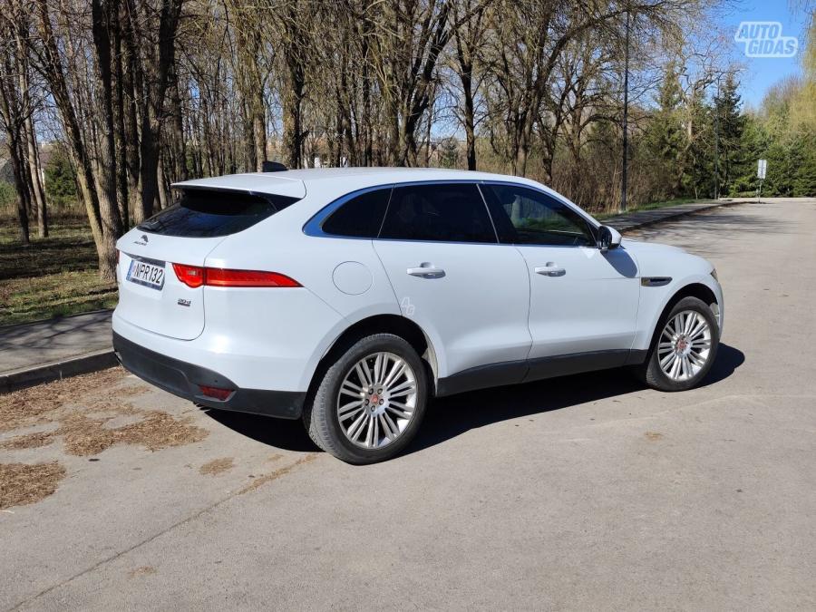 White Jaguar F-Pace 2017 in Siauliai, with an engine capacity of 2.00 L and mileage of 227 thousand km for 13450 €, photo 13 on AUTOMOTO.COM.LV