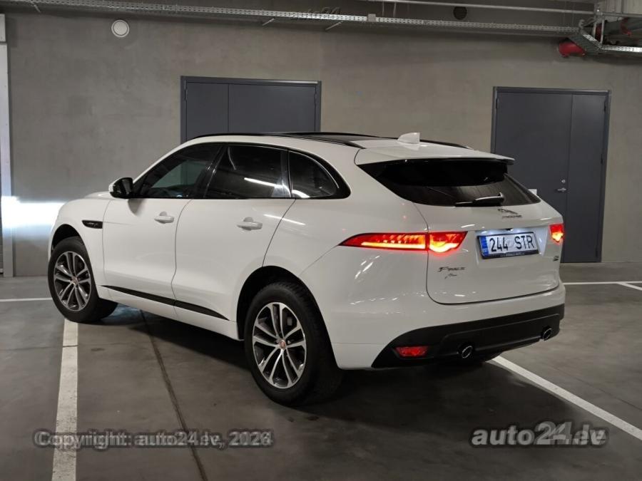 White Jaguar F-Pace 2017 in Tallinn, with an engine capacity of 2.00 L and mileage of 142 thousand km for 21600 €, photo 3 on AUTOMOTO.COM.LV