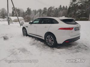 White Jaguar F-Pace 2017 in Tallinn, with an engine capacity of 2.00 L and mileage of 142 thousand km for 21600 €, photo 9 on AUTOMOTO.COM.LV