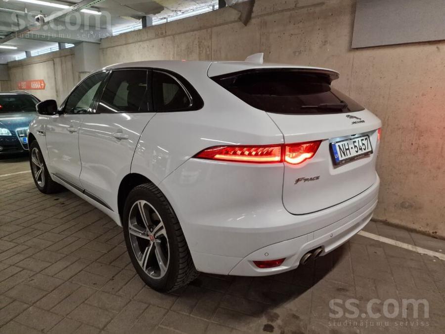 White Jaguar F-Pace 2017 in Riga, with an engine capacity of 2.00 L and mileage of 85 thousand km for 21500 €, photo 5 on AUTOMOTO.COM.LV