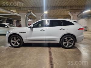 White Jaguar F-Pace 2017 in Riga, with an engine capacity of 2.00 L and mileage of 85 thousand km for 21500 €, photo 9 on AUTOMOTO.COM.LV