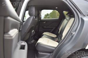 White Jaguar F-Pace 2017 in Riga, with an engine capacity of 2.00 L and mileage of 85 thousand km for 21500 €, photo 18 on AUTOMOTO.COM.LV