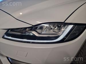 White Jaguar F-Pace 2017 in Riga, with an engine capacity of 2.00 L and mileage of 85 thousand km for 21500 €, photo 21 on AUTOMOTO.COM.LV