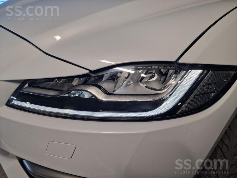 White Jaguar F-Pace 2017 in Riga, with an engine capacity of 2.00 L and mileage of 85 thousand km for 21500 €, photo 21 on AUTOMOTO.COM.LV