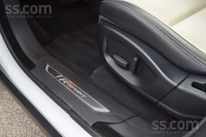 White Jaguar F-Pace 2017 in Riga, with an engine capacity of 2.00 L and mileage of 85 thousand km for 21500 €, photo 26 on AUTOMOTO.COM.LV