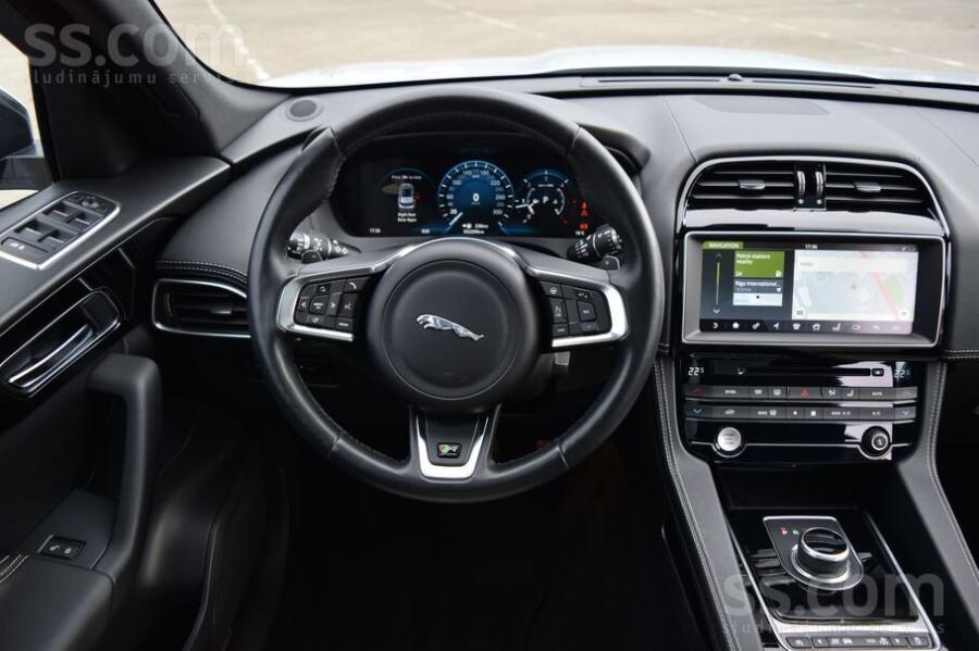 White Jaguar F-Pace 2017 in Riga, with an engine capacity of 2.00 L and mileage of 85 thousand km for 21500 €, photo 29 on AUTOMOTO.COM.LV
