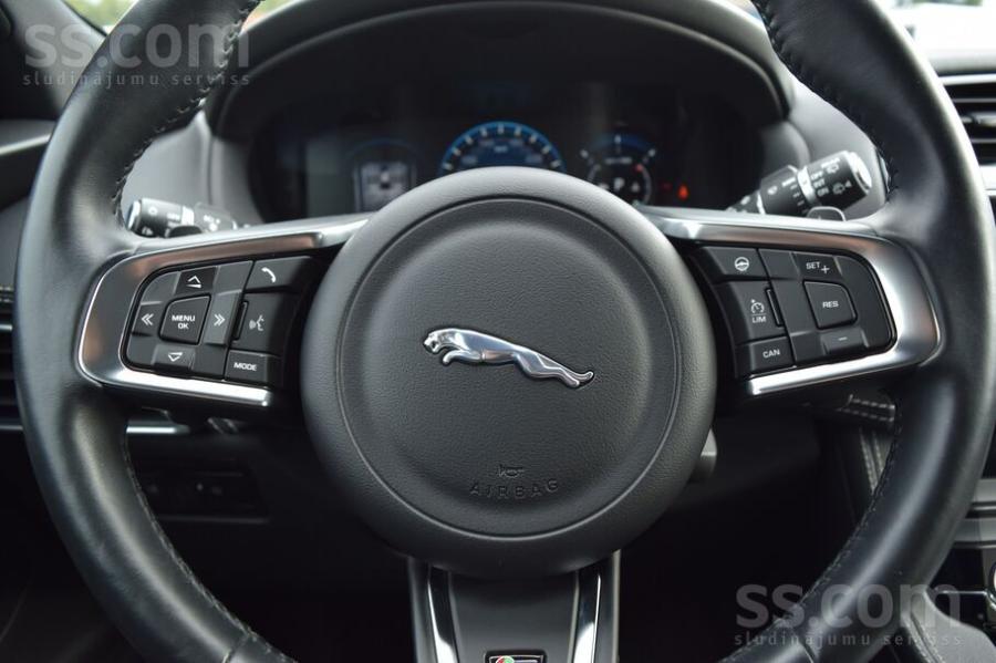 White Jaguar F-Pace 2017 in Riga, with an engine capacity of 2.00 L and mileage of 85 thousand km for 21500 €, photo 31 on AUTOMOTO.COM.LV