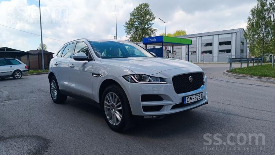 White Jaguar F-Pace 2017 in Riga, with an engine capacity of 2.00 L and mileage of 97 thousand km for 15900 €, photo 3 on AUTOMOTO.COM.LV