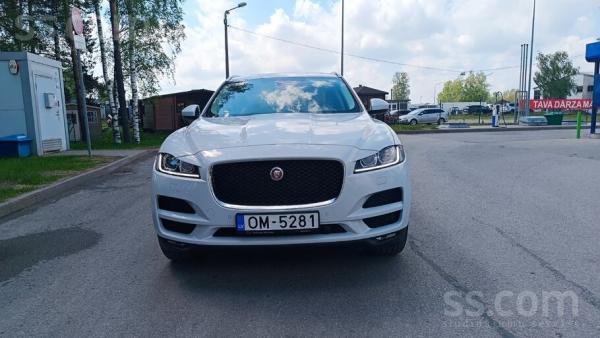 White Jaguar F-Pace 2017 in Riga, with an engine capacity of 2.00 L and mileage of 97 thousand km for 15900 €, photo 3 on AUTOMOTO.COM.LV