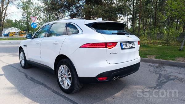 White Jaguar F-Pace 2017 in Riga, with an engine capacity of 2.00 L and mileage of 97 thousand km for 15900 €, photo 4 on AUTOMOTO.COM.LV