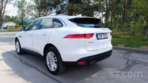 White Jaguar F-Pace 2017 in Riga, with an engine capacity of 2.00 L and mileage of 97 thousand km for 15900 €, photo 5 on AUTOMOTO.COM.LV