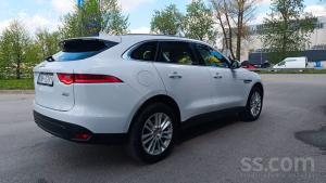 White Jaguar F-Pace 2017 in Riga, with an engine capacity of 2.00 L and mileage of 97 thousand km for 15900 €, photo 6 on AUTOMOTO.COM.LV