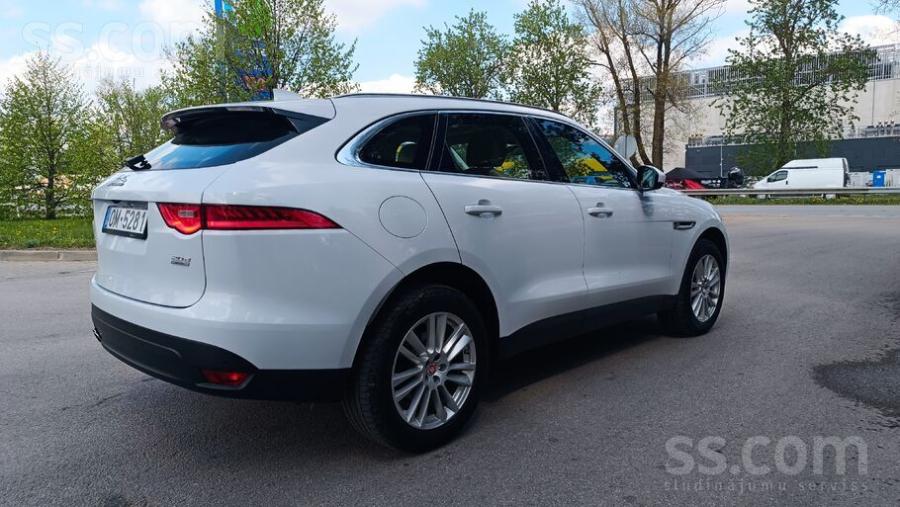 White Jaguar F-Pace 2017 in Riga, with an engine capacity of 2.00 L and mileage of 97 thousand km for 15900 €, photo 6 on AUTOMOTO.COM.LV