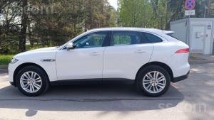 White Jaguar F-Pace 2017 in Riga, with an engine capacity of 2.00 L and mileage of 97 thousand km for 15900 €, photo 8 on AUTOMOTO.COM.LV