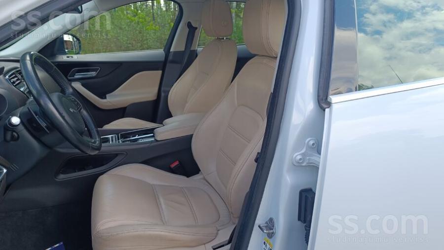 White Jaguar F-Pace 2017 in Riga, with an engine capacity of 2.00 L and mileage of 97 thousand km for 15900 €, photo 17 on AUTOMOTO.COM.LV
