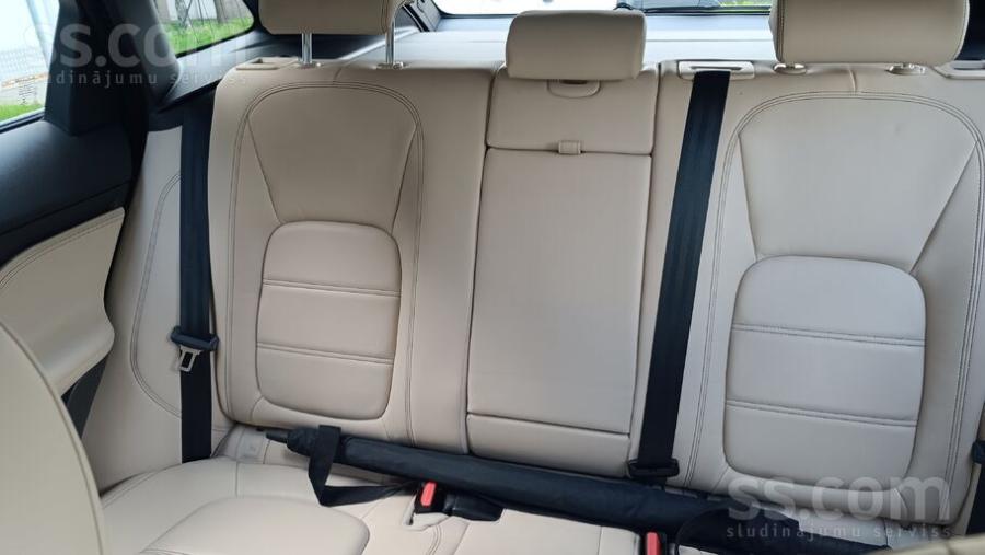 White Jaguar F-Pace 2017 in Riga, with an engine capacity of 2.00 L and mileage of 97 thousand km for 15900 €, photo 20 on AUTOMOTO.COM.LV