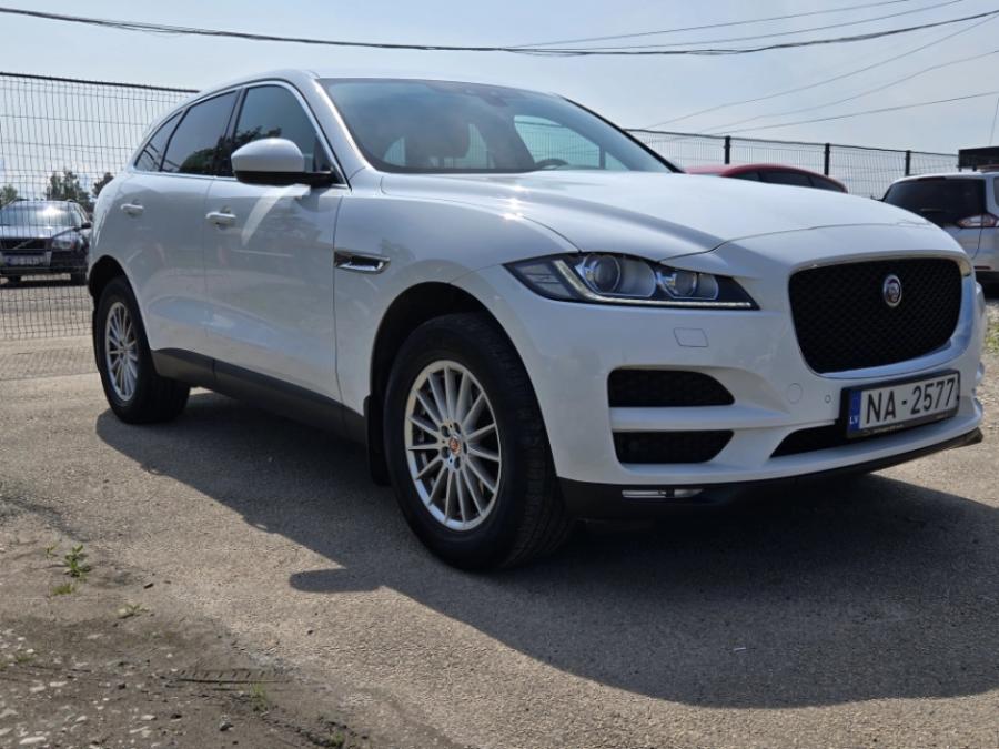 White Jaguar F-Pace 2017 in Riga, with an engine capacity of 2.00 L and mileage of 56 thousand km for 17700 €, photo 4 on AUTOMOTO.COM.LV