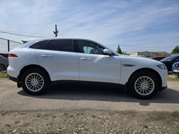 White Jaguar F-Pace 2017 in Riga, with an engine capacity of 2.00 L and mileage of 56 thousand km for 17700 €, photo 4 on AUTOMOTO.COM.LV