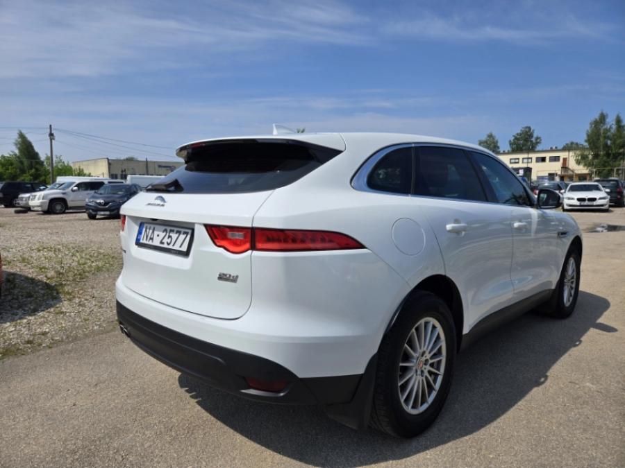 White Jaguar F-Pace 2017 in Riga, with an engine capacity of 2.00 L and mileage of 56 thousand km for 17700 €, photo 6 on AUTOMOTO.COM.LV