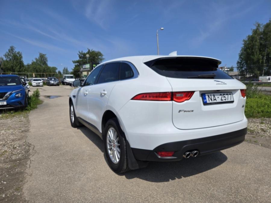 White Jaguar F-Pace 2017 in Riga, with an engine capacity of 2.00 L and mileage of 56 thousand km for 17700 €, photo 8 on AUTOMOTO.COM.LV