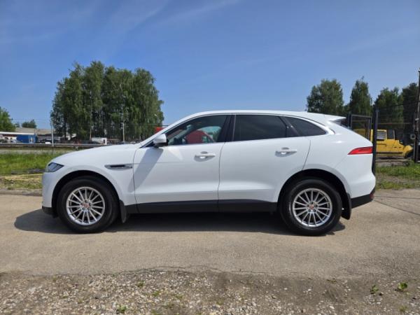 White Jaguar F-Pace 2017 in Riga, with an engine capacity of 2.00 L and mileage of 56 thousand km for 17700 €, photo 8 on AUTOMOTO.COM.LV