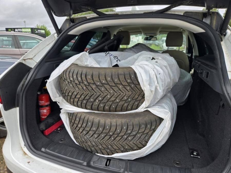 White Jaguar F-Pace 2017 in Riga, with an engine capacity of 2.00 L and mileage of 56 thousand km for 17700 €, photo 12 on AUTOMOTO.COM.LV